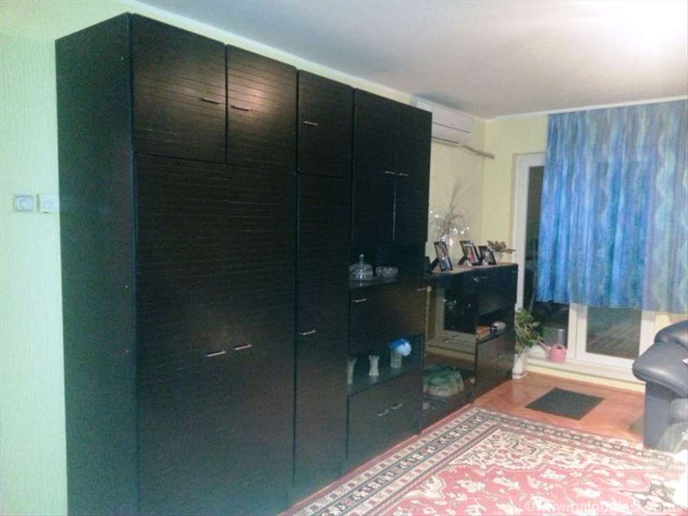 Simpo, dve crne komode, dobro očuvane | Halo Oglasi