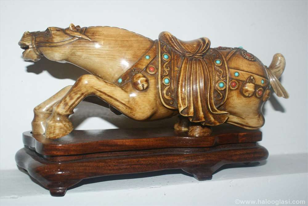 Slonova kost 700gr, figura konja | Halo Oglasi