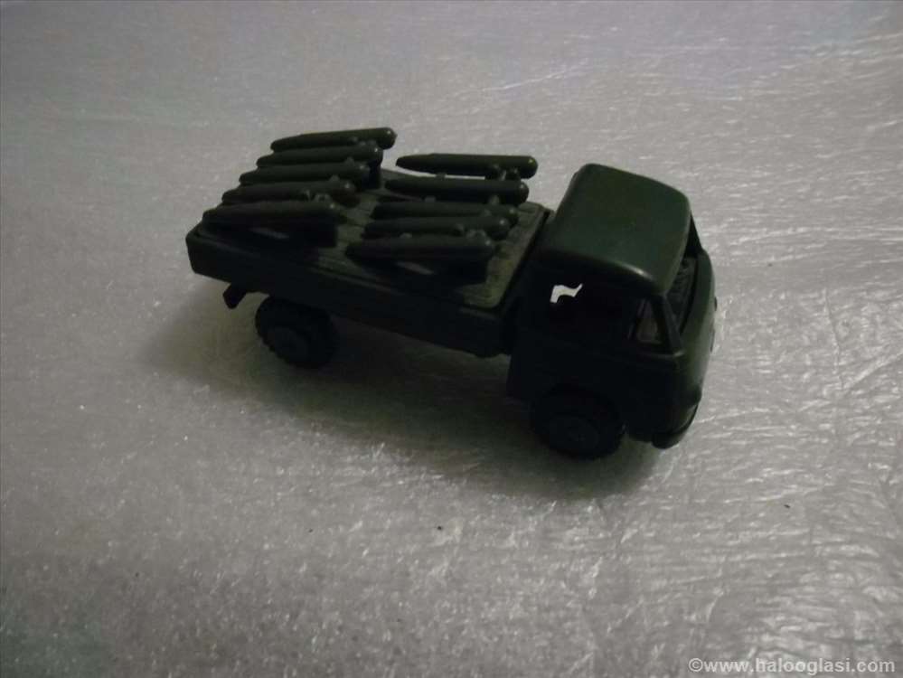 CSSR vojni kamion 9 cm, plastični, nosač raketa | Halo Oglasi