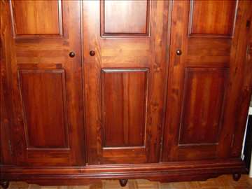 Antikvitetni ormari, vitrine i komode | Halo oglasi