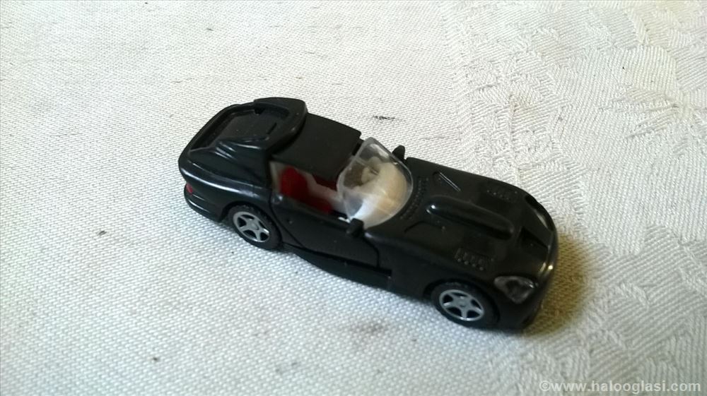 Kinder Ferrero Dodge Viper 1:87,plasicni | Halo Oglasi