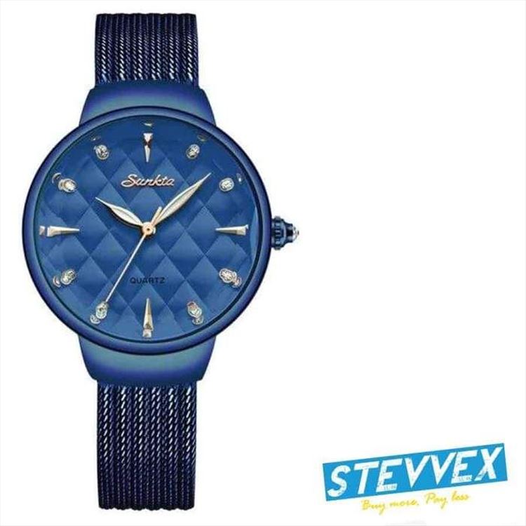 Plavi ženski sat sa cirkonima i pletenim narukv. | Halo Oglasi