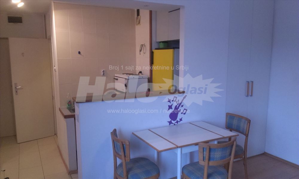 Konjarnik, SC Šumice, svetao i udoban stan | Halo Oglasi