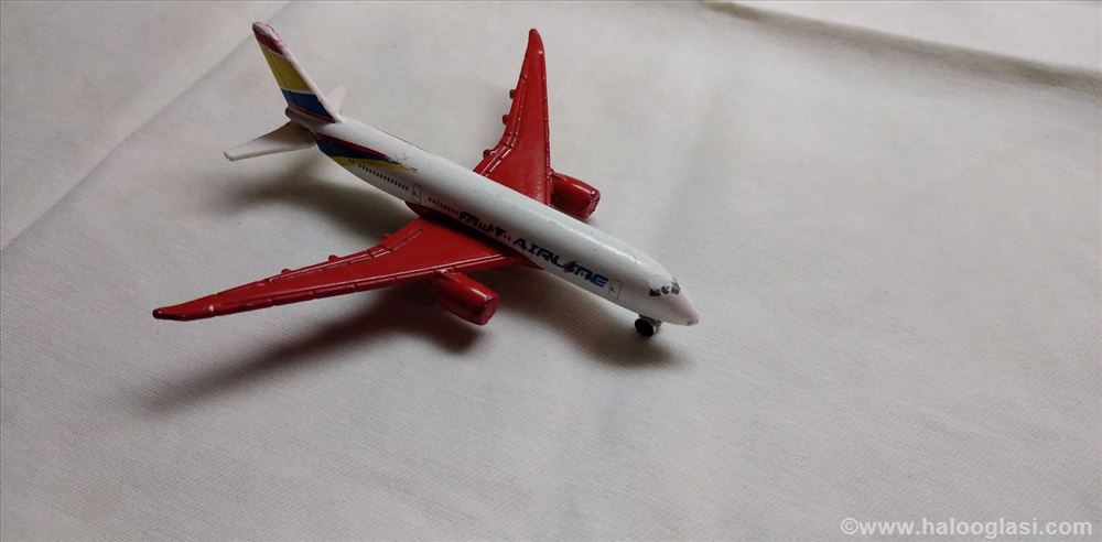 Avion Majorette BK 100918, 10 cm,fale 2 z.točka i | Halo Oglasi
