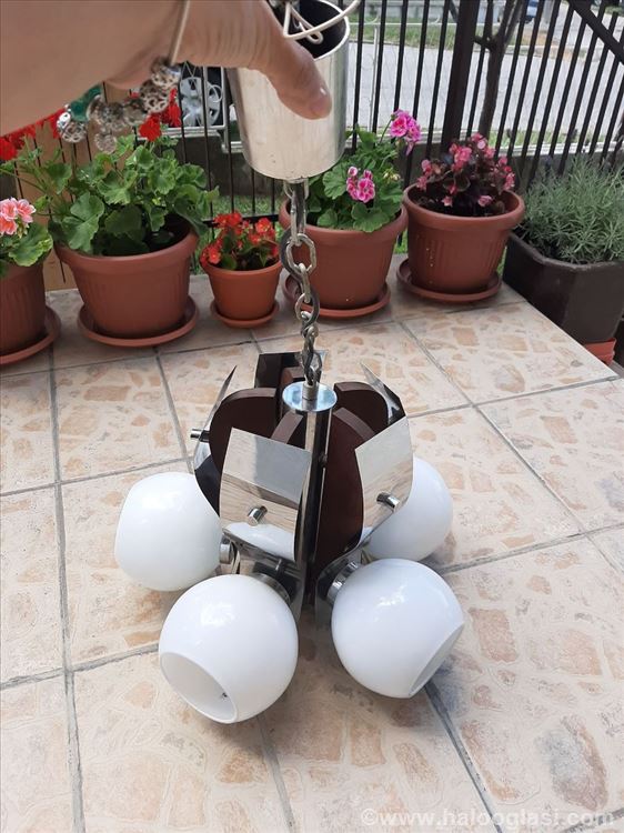 Retro luster, potpuno ispravan | Halo Oglasi