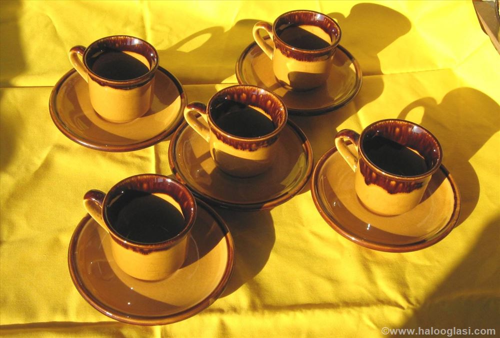 Šolje za kafu sa tacnama | Halo Oglasi