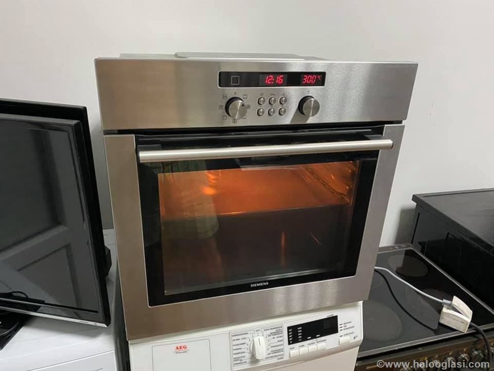 SIEMENS-Ugradna turbo rerna, 300 stepeni, kao nova | Halo Oglasi