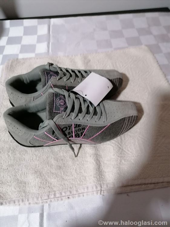 Nove patike br39 | Halo Oglasi