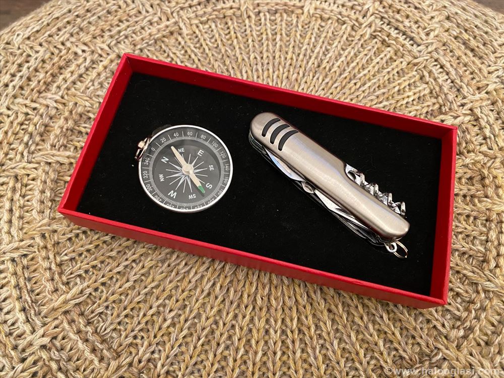 Svajcarac noz i kompas gift set | Halo Oglasi