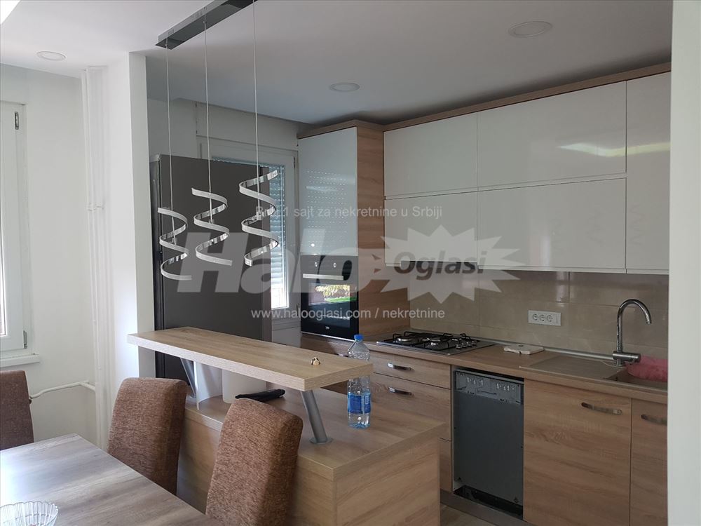 Na prodaju stan 72m2 renoviran | Halo Oglasi