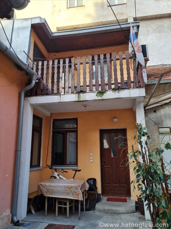 Dvorisna kuca u centru grada! | Halo Oglasi