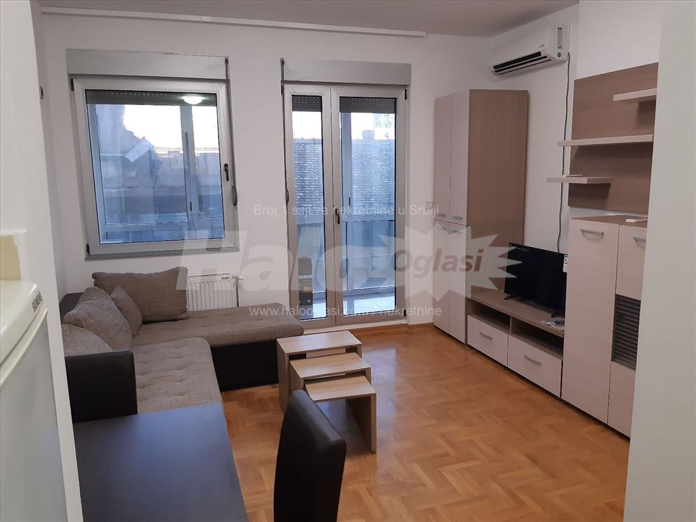 Centar 42m2 jednoiposoban stan 250 eur | Halo Oglasi
