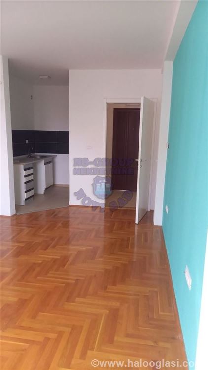 Odličan raspored - prazan i odmah useljiv | Halo Oglasi