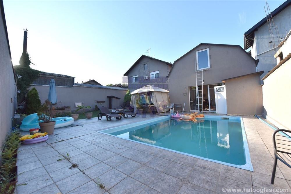 Izuzetna kuca sa bazenom! | Halo Oglasi