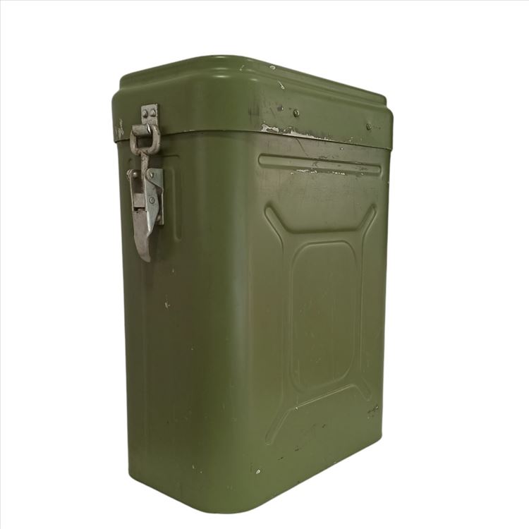 Vojna manjerka sa kutlačom 20 L | Halo Oglasi