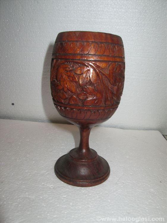 Drveni ukrasni pehar u duborezu | Halo Oglasi