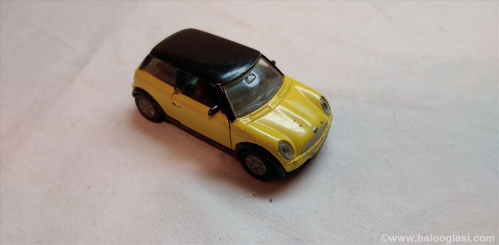 Siku Mini Cooper oko 1:55(7 cm.),malo izgreban gum | Halo Oglasi