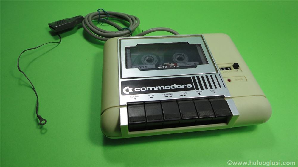 Kasetofon za Commodore! | Halo Oglasi