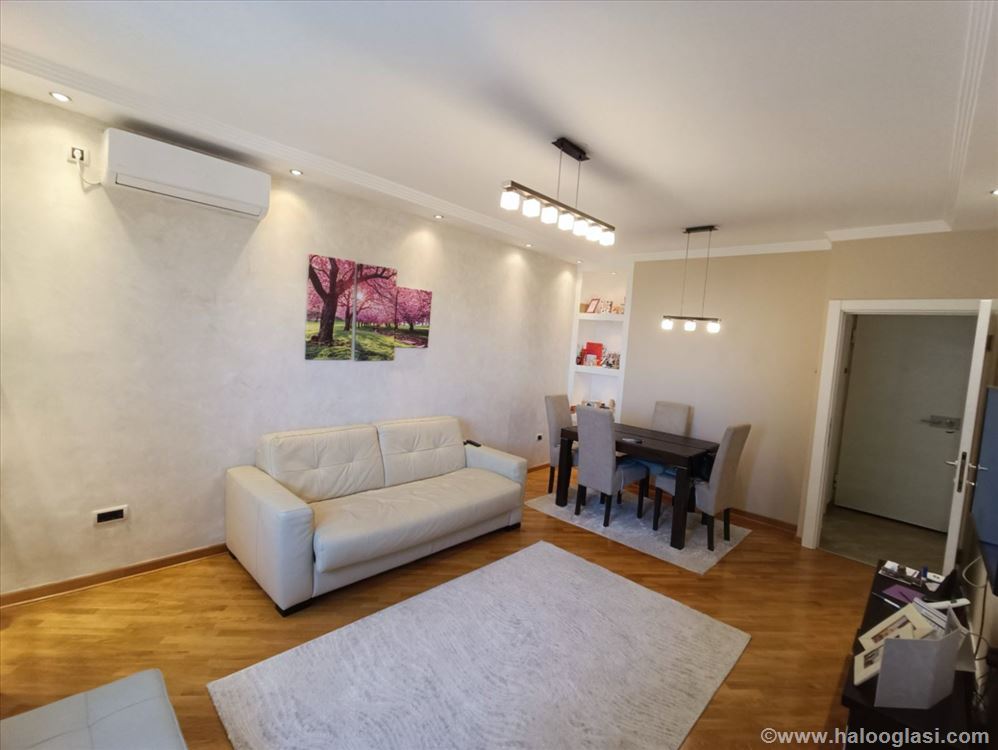 Lako pristupačan komplet renoviran | Halo Oglasi