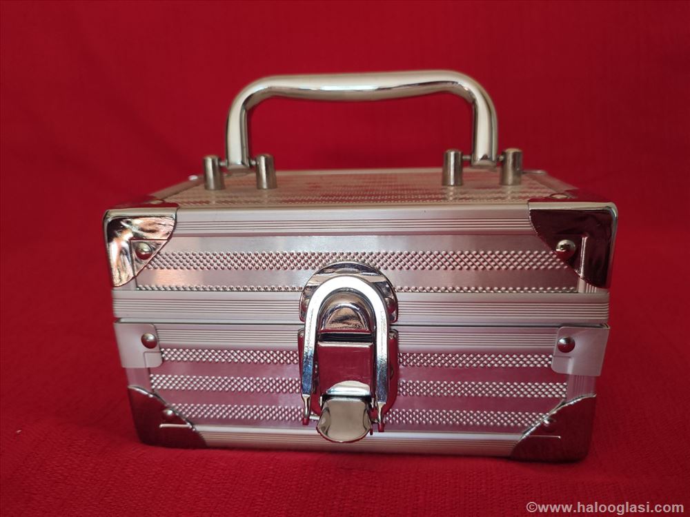 Moderni, damski kofercic za sminku | Halo Oglasi