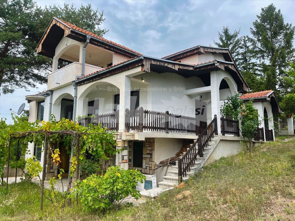 Kuća sa placem na Viniku | Halo Oglasi