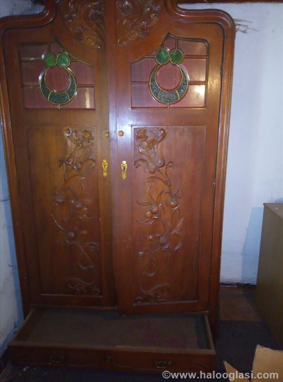 Prodajem četvorodelni regal i dva starinska ormana | Halo Oglasi