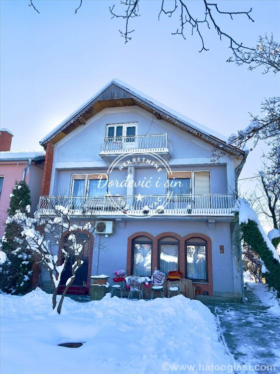 Šumarice Kuća 200m2 Plac 4.00a | Halo Oglasi