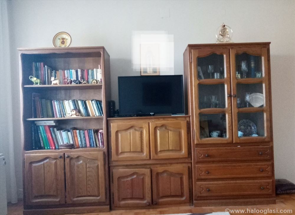 Prodajem vitrinu i policu za knjige | Halo Oglasi
