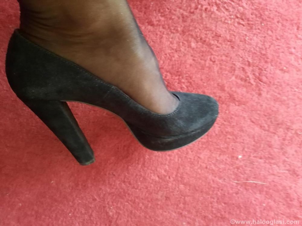 Crne velur cipele na štiklu br. 40 | Halo Oglasi
