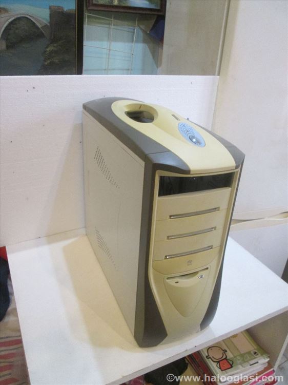 Retro kućište sa ručkom za PC | Halo Oglasi