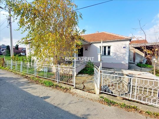 Kuće na prodaju Resnik | Halo oglasi