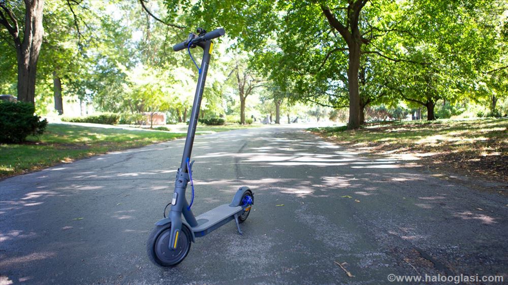 Električni trotinet Xiaomi Mi 3 Scooter Black novo | Halo Oglasi