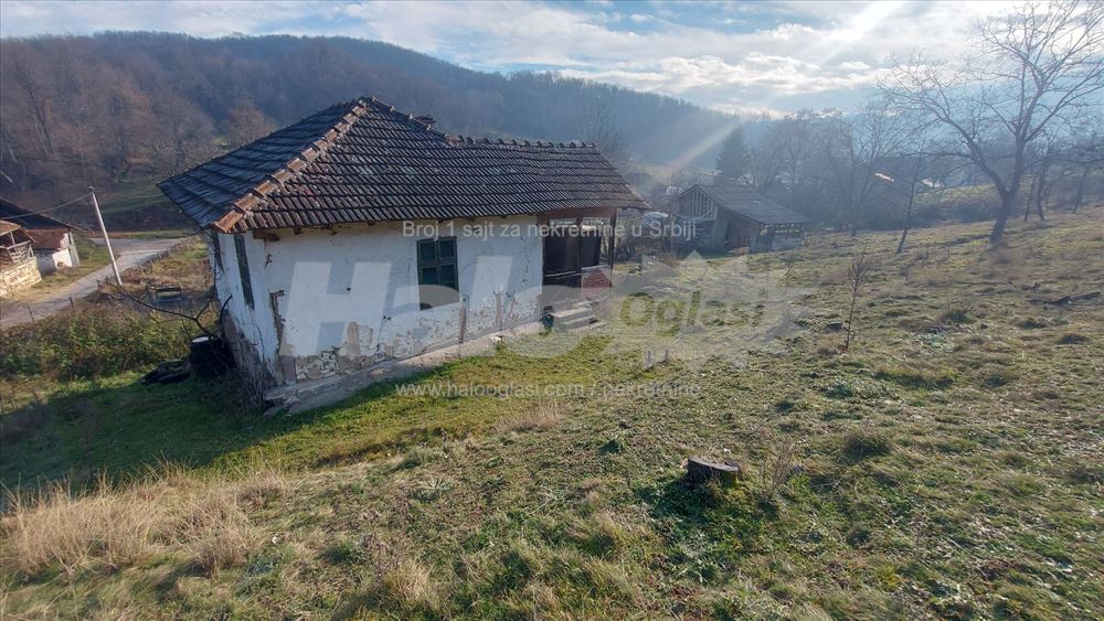 Plac i stara kuca sa pogledom | Halo Oglasi