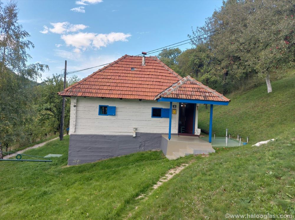 Kuća brvnara sa 9 ari placa | Halo Oglasi
