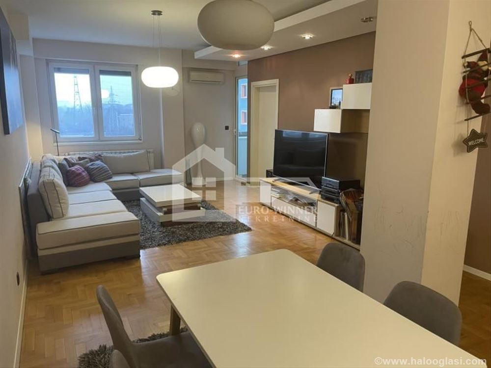 TC Piramida, Jurija Gagarina ID#1334 | Halo Oglasi