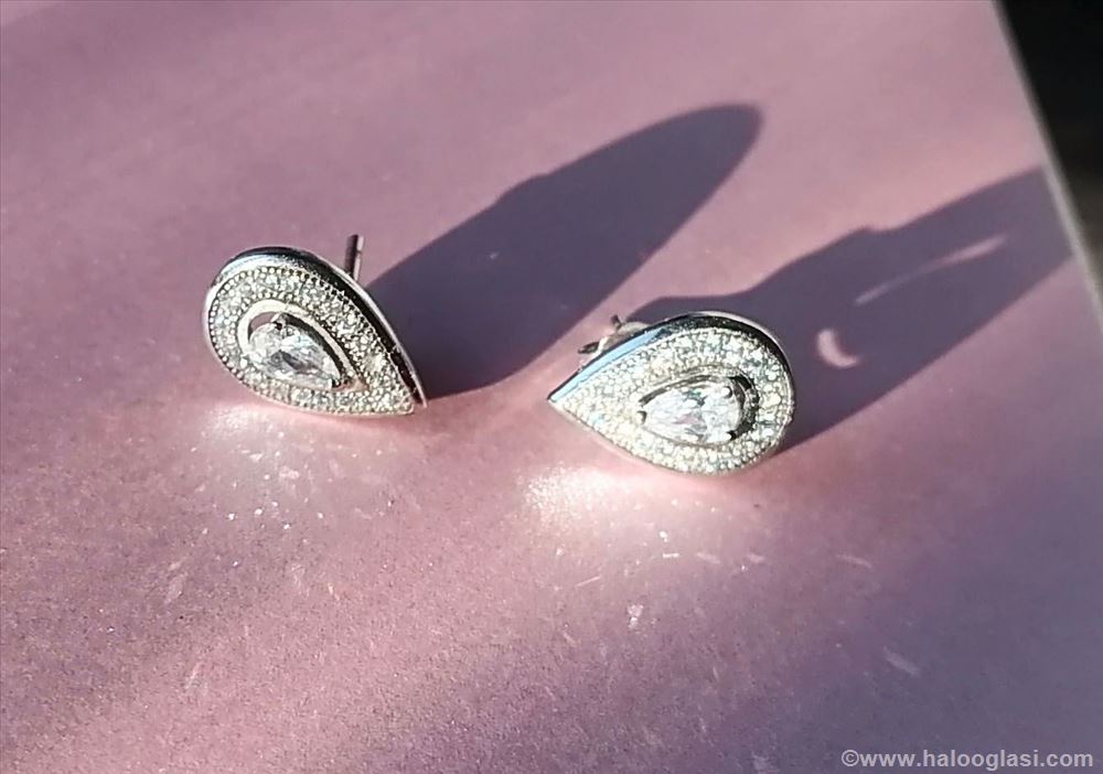 Srebrne minđuše sa cirkonima NOVO | Halo Oglasi