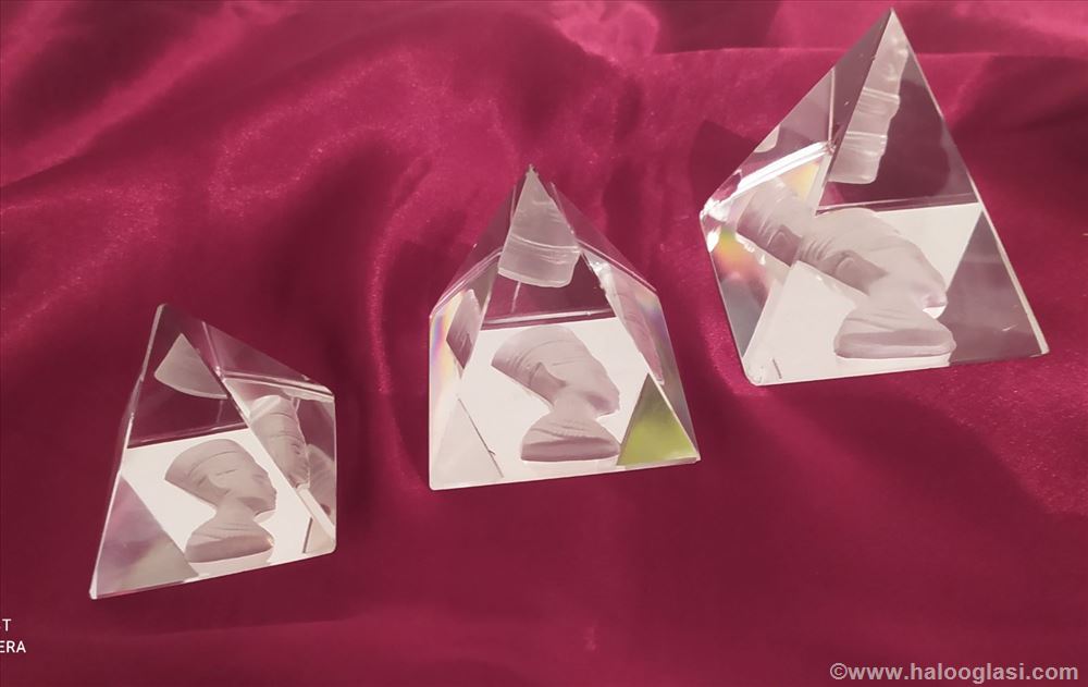 Kristalne piramide | Halo Oglasi