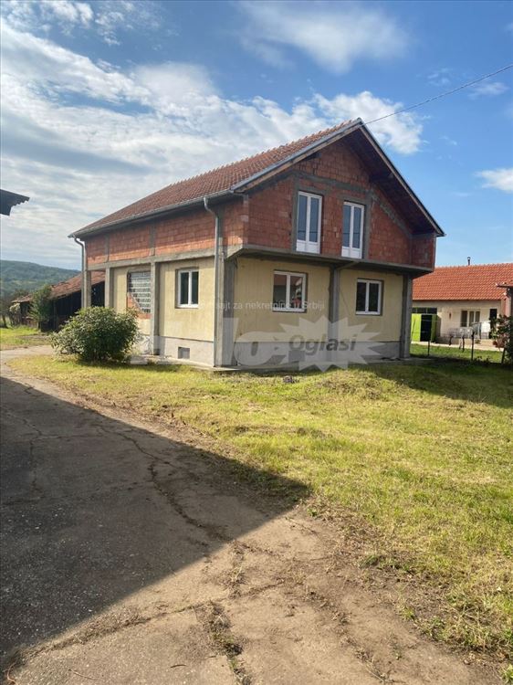 Velika dvospratna kuca - Moravac (Aleksinac) | Halo Oglasi