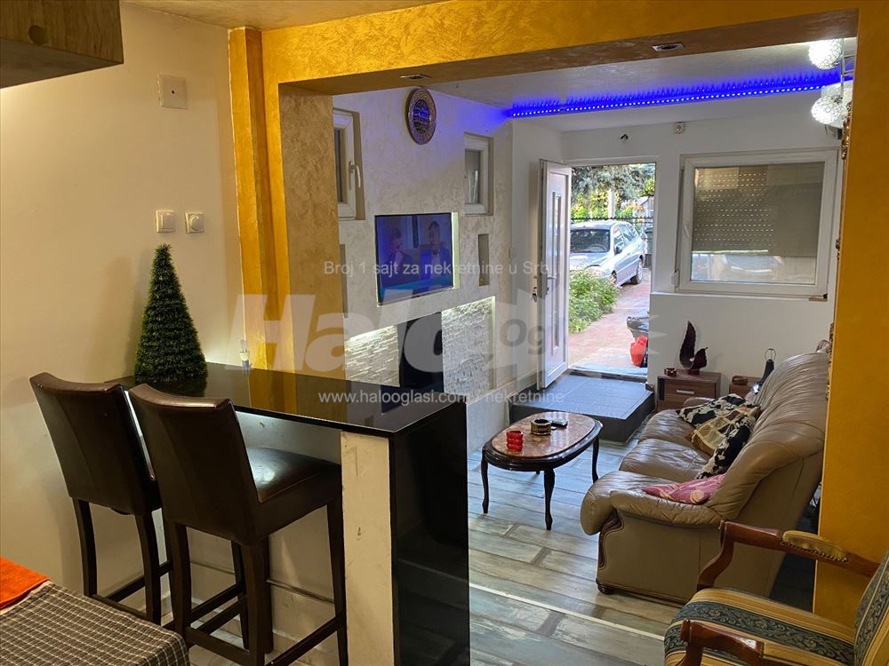 Konjarnik 3, lux kuca, ustanicka-bulevar okretnica | Halo Oglasi