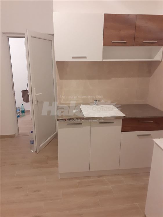 Prodajem stan Batajnica | Halo Oglasi