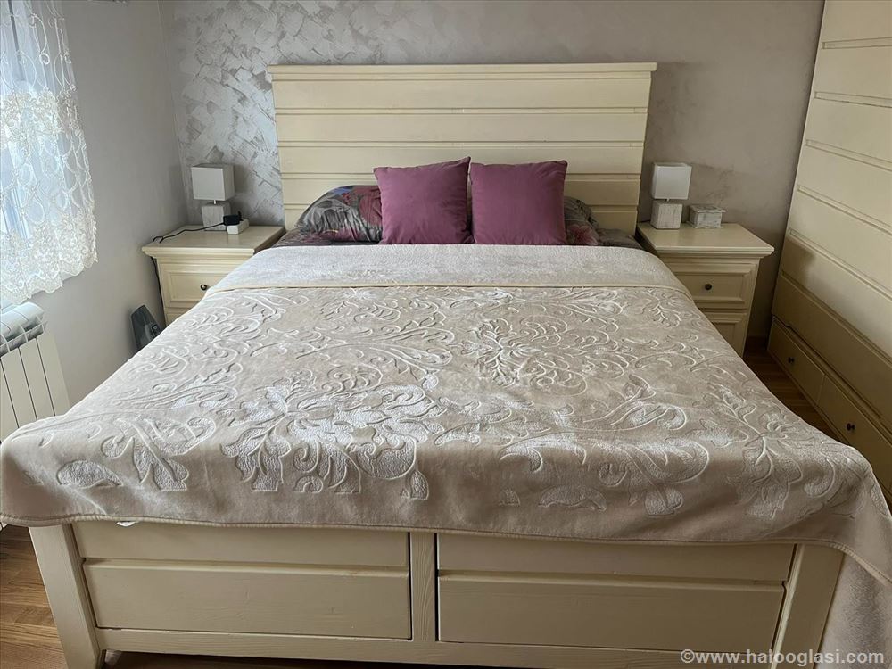 Francuski lezaj od punog Jasen drveta | Halo Oglasi