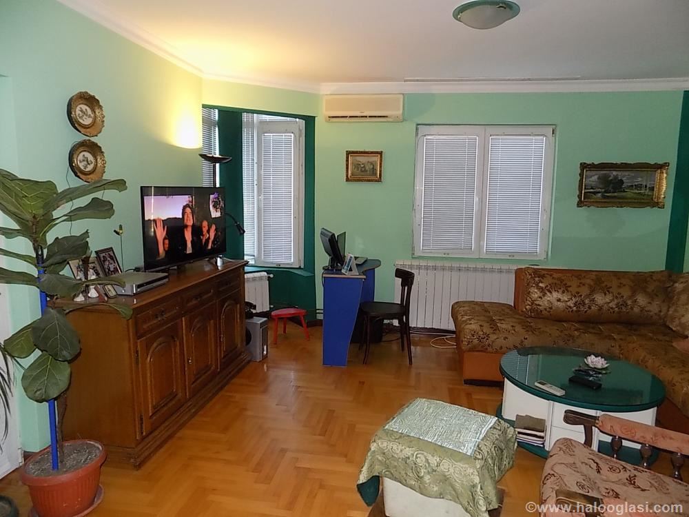 Stan u centru kod pijace | Halo Oglasi