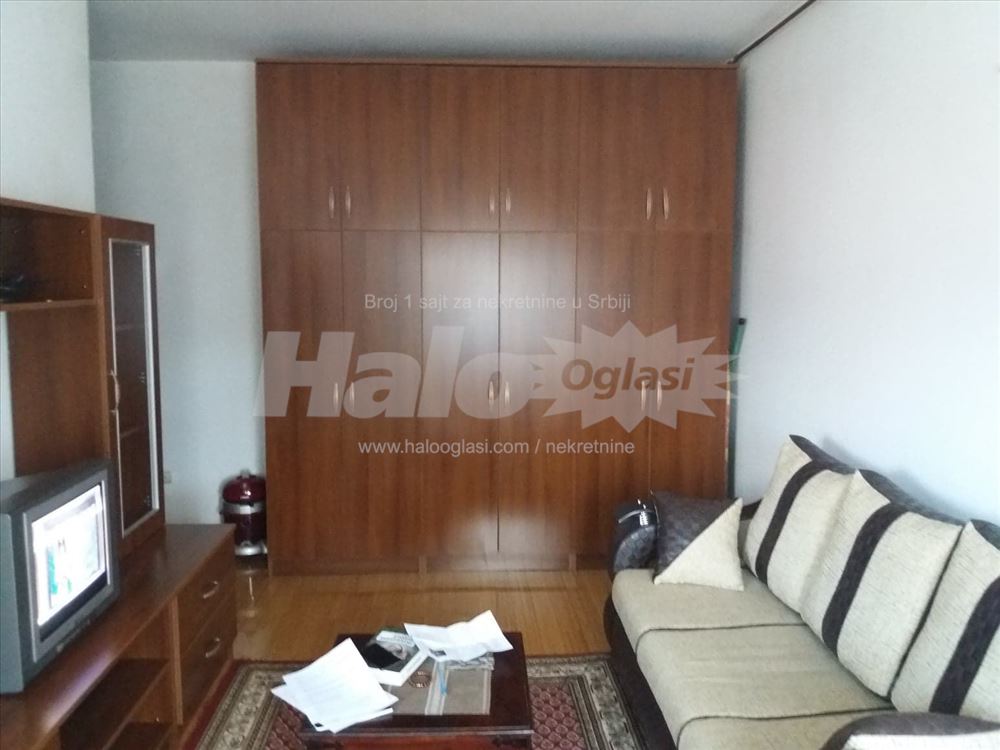 Izdajem garsonjeru , kompletno nameštenu Mirijevo | Halo Oglasi