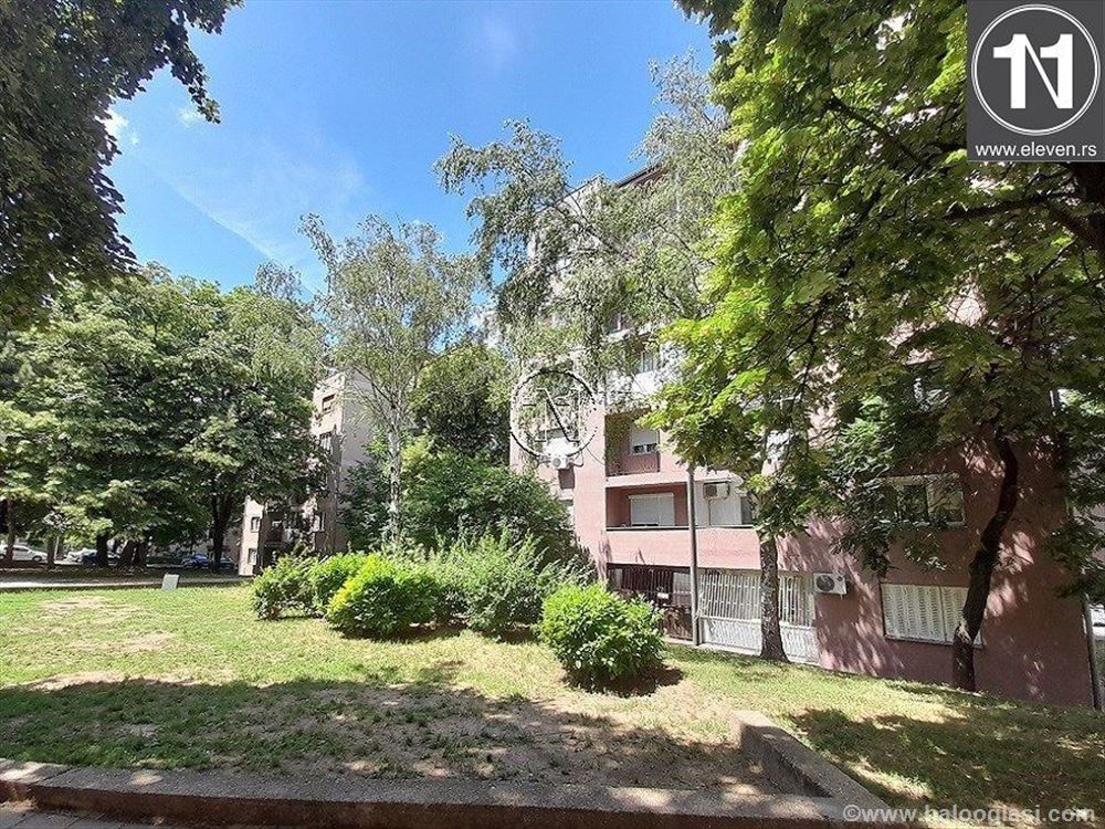 Karaburma, Husinskih rudara – stan 55 m2 | Halo Oglasi