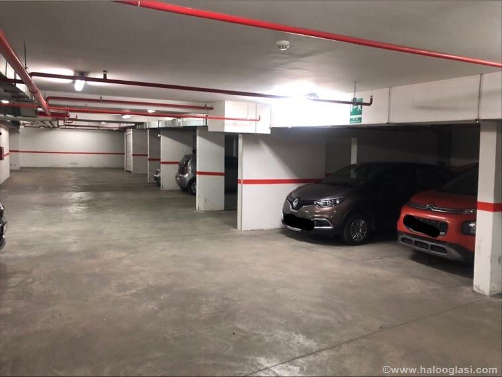 Garaža u novogradnji, 12m2,rampa prilaz-rolo vrata | Halo Oglasi