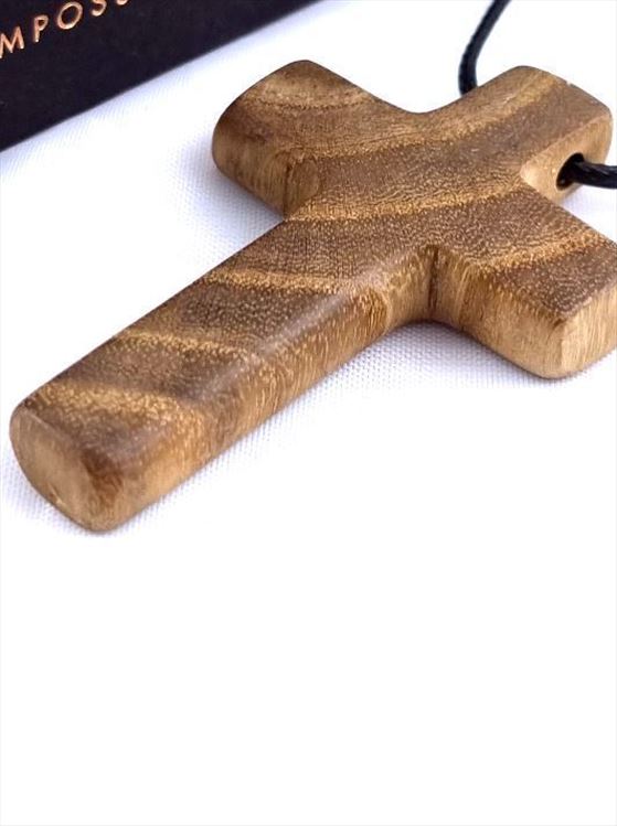 Krstić od fosilnog jasena iz Velike Morave | Halo Oglasi