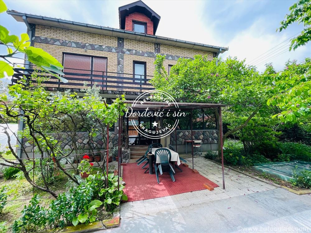 Šumarice Kuća 334m2 Plac 9.94a | Halo Oglasi