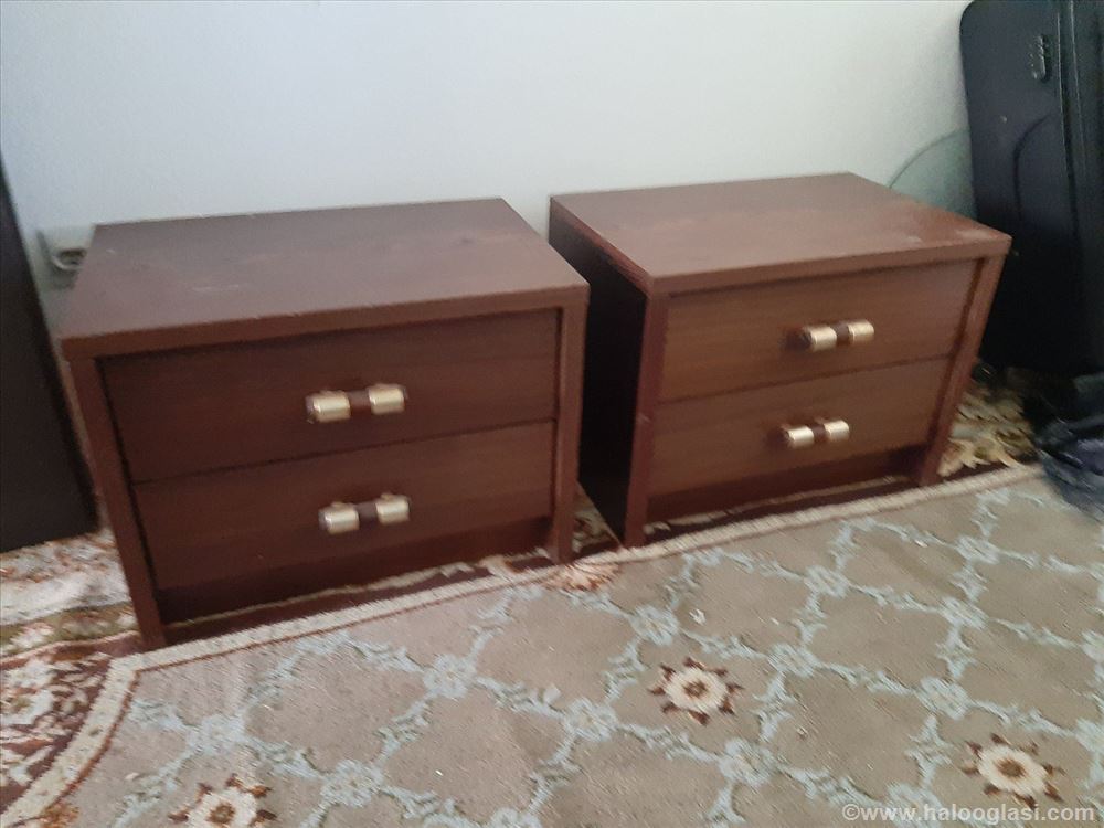 Prodajem dve komode sa fiokama | Halo Oglasi