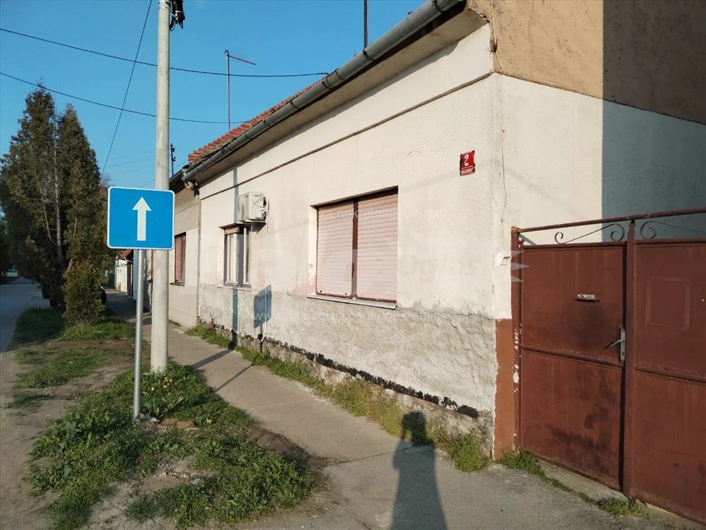 Trosobna kuća u centru grada | Halo Oglasi