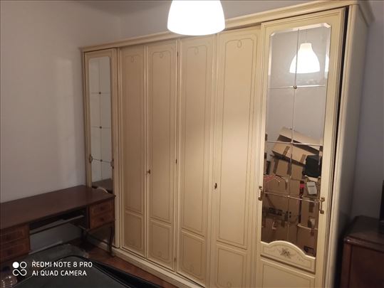 Antikvitetni ormari, vitrine i komode | Halo oglasi